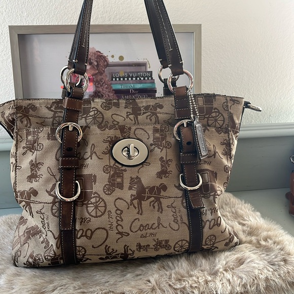 Coach | Bags | Coach Chelsea Horse And Carriage Turn Lock Stagecoach ...